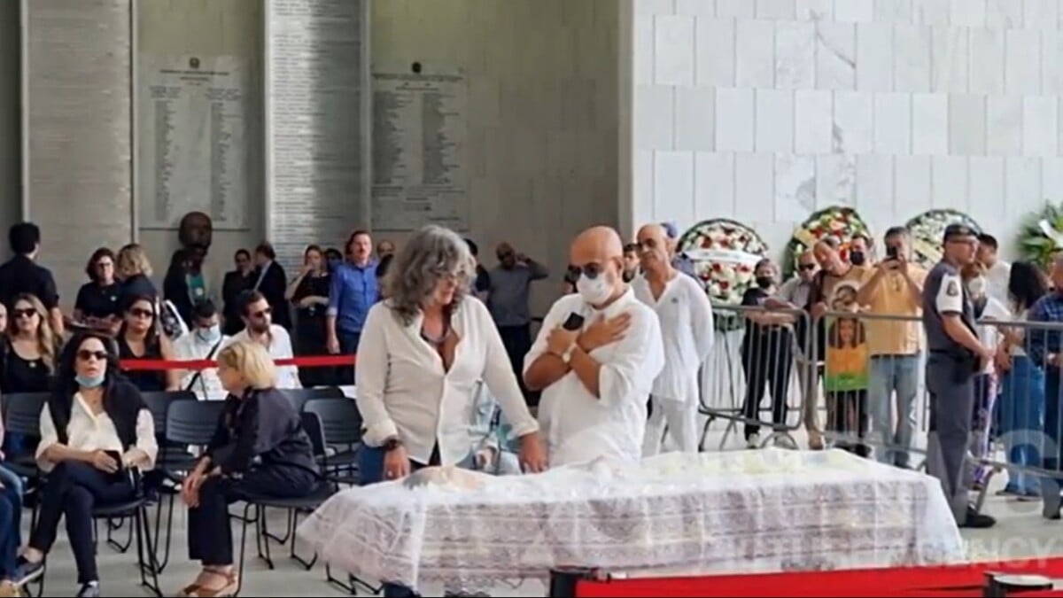 Foto: Lúcia Veríssimo ficou muito abalada ao ir no enterro de Gal Costa ...