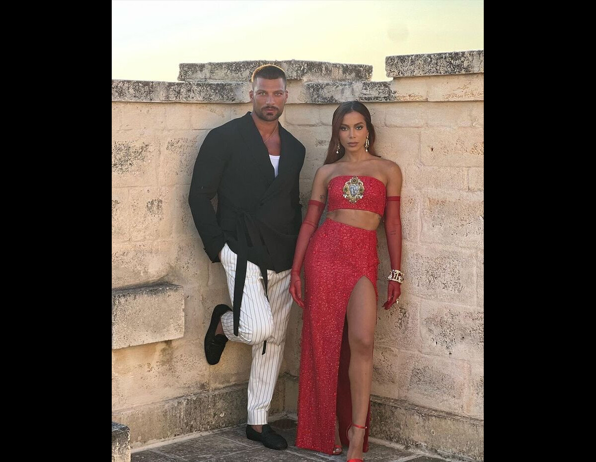 Foto: Anitta deixa de seguir Simone Susinna nas redes sociais e arquiva ...