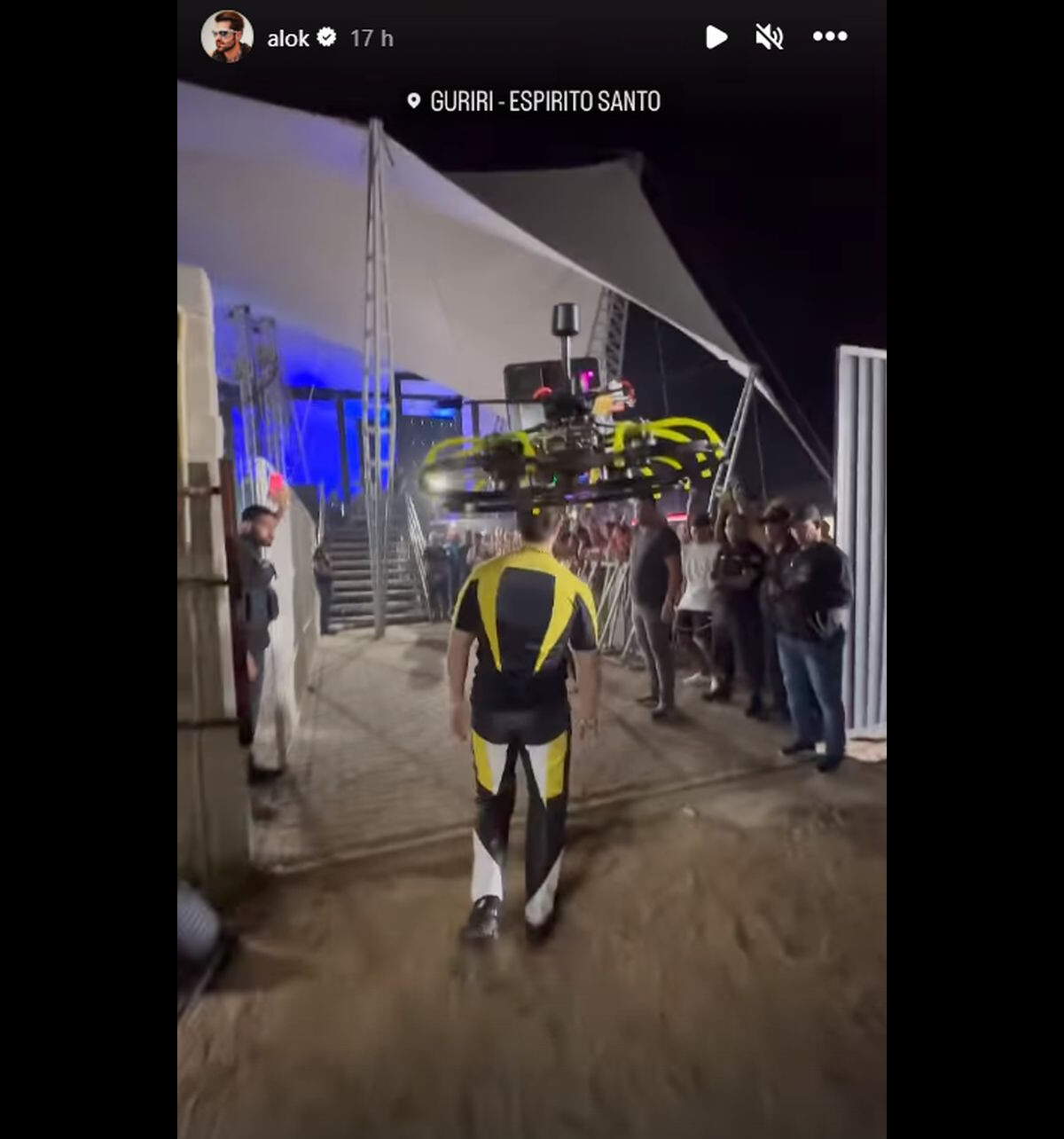 Foto: Alok costuma usar drones e laser em seus shows - Purepeople
