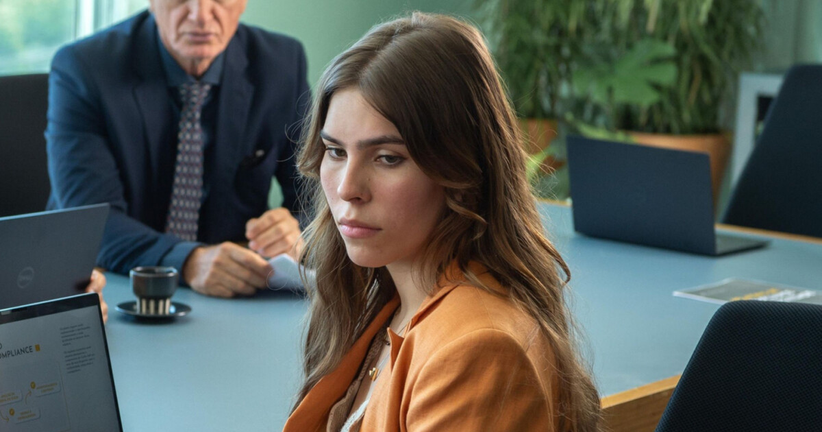 Buba provoca acidente de carro que atinge Teca e Egídio é pego no flagra por Dona Patroa: resumo ...