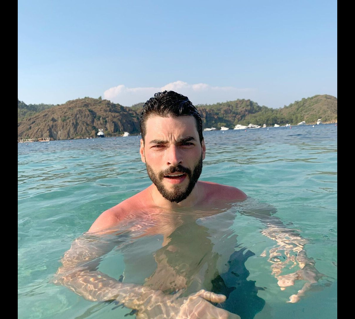 Foto: Akin Akinözü tem 32 anos e estreou nas novelas em 2015, sendo ...