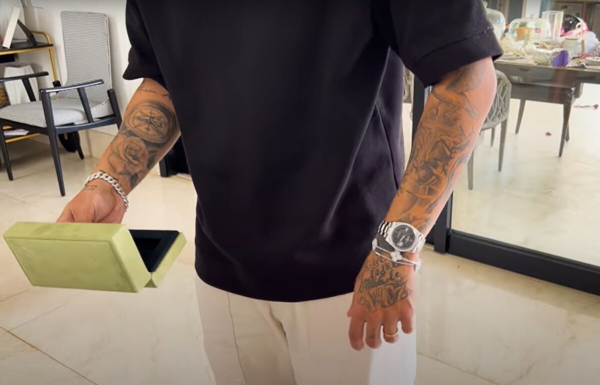Foto: Para completar a coleção da marca Van Cleef & Arpels, Zé Felipe ...