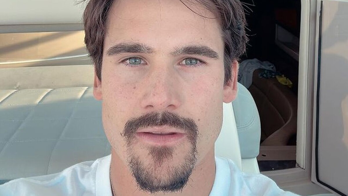 Foto: Nicolas Prattes mudou radicalmente o visual! - Purepeople