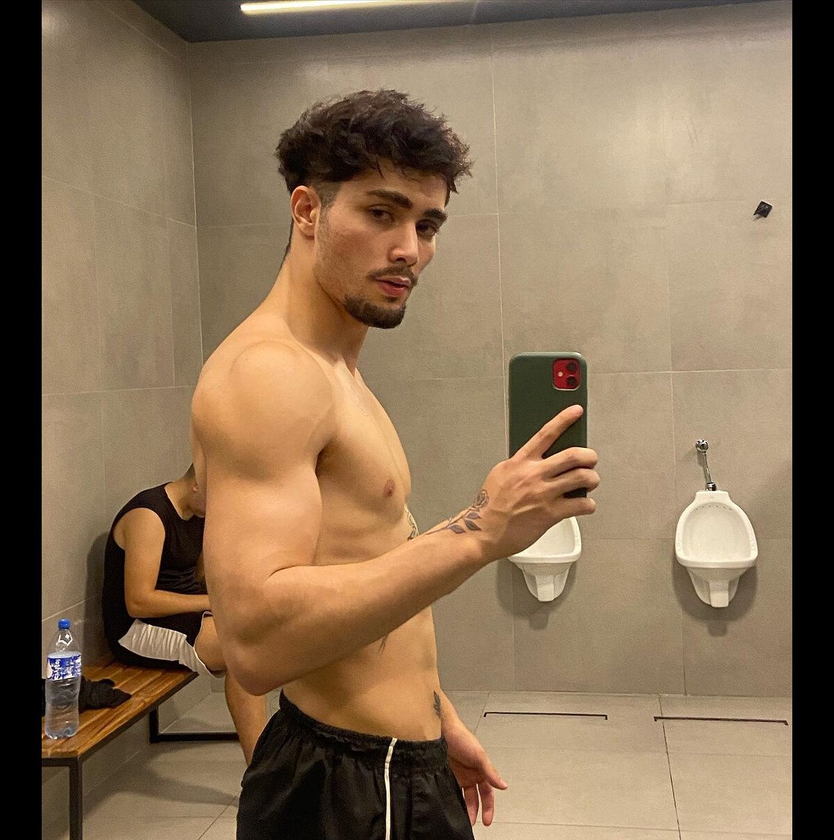 Foto: Depois do vazamento, Gui Vieira reagiu na internet e manteve o ...