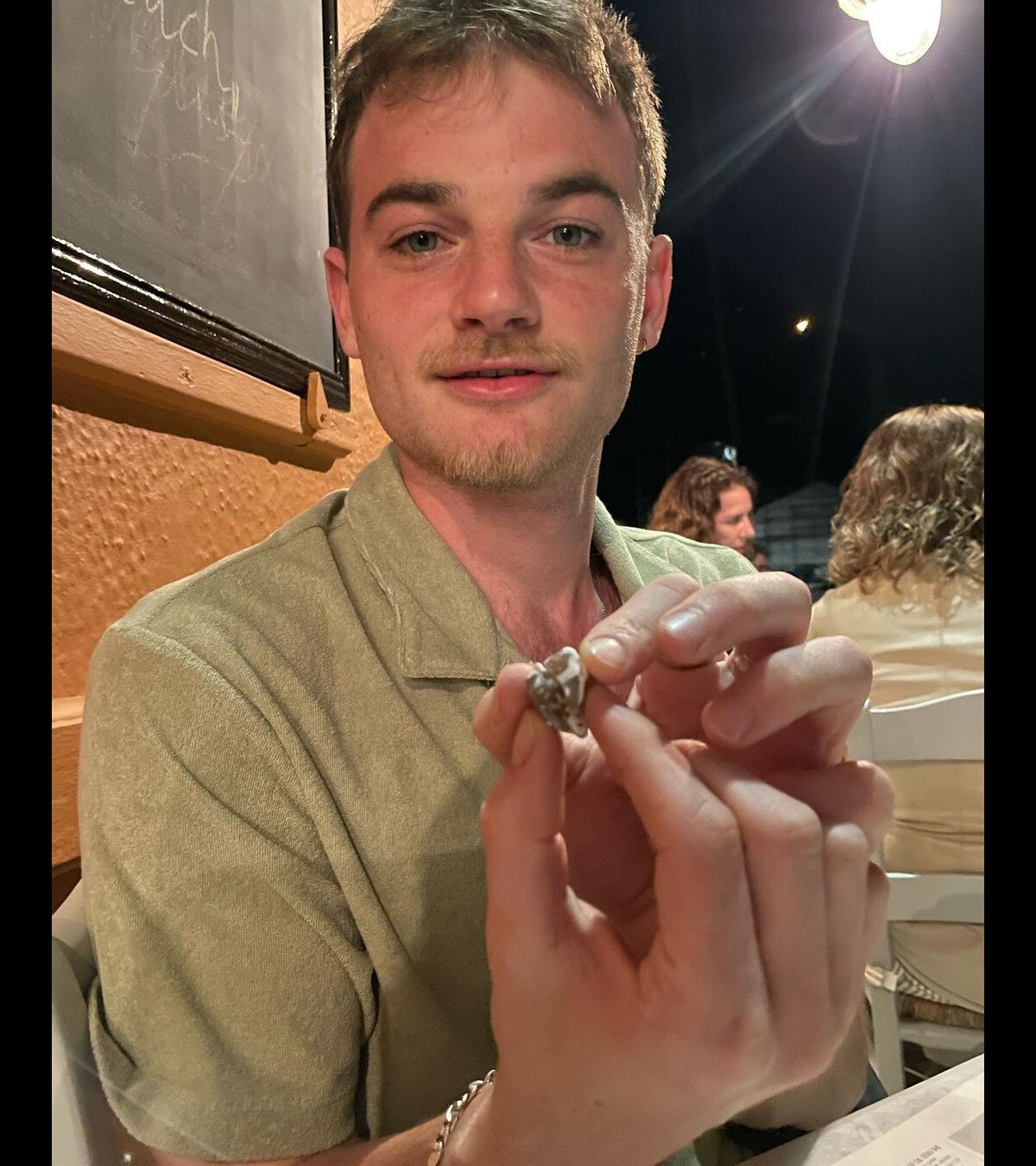 Foto: Segundo o jornal The Sun, Arthur Bowen joga futebol pelo time ...