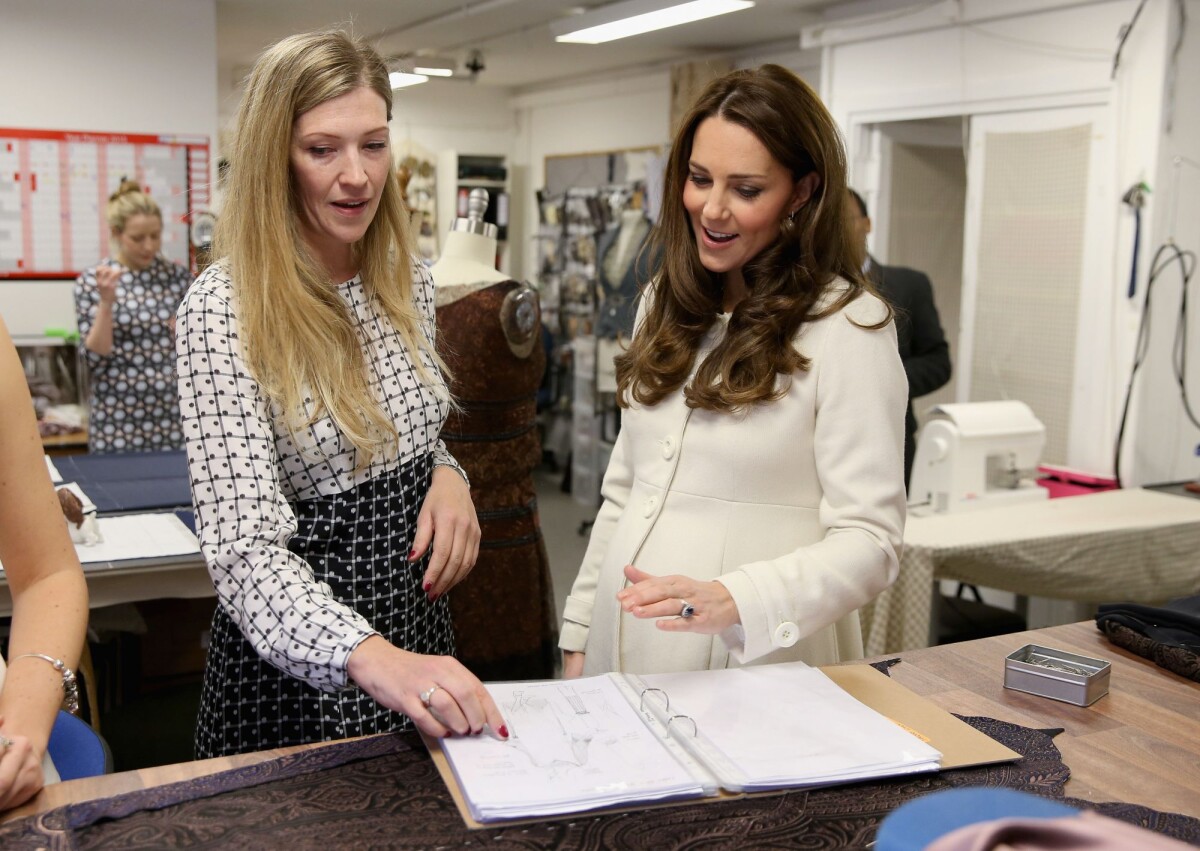 Foto: Kate Middleton visita elenco e set de filmagens da série 'Downton ...