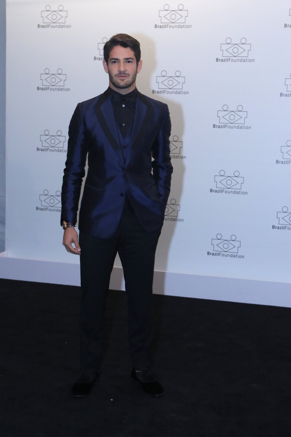 Foto: Alexandre Pato escolheu um elegante smoking azul para prestigiar ...