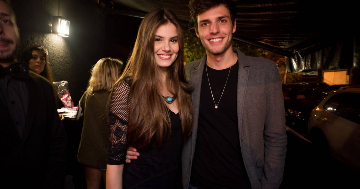Camila Queiroz namora o modelo Lucas Cattani - Purepeople