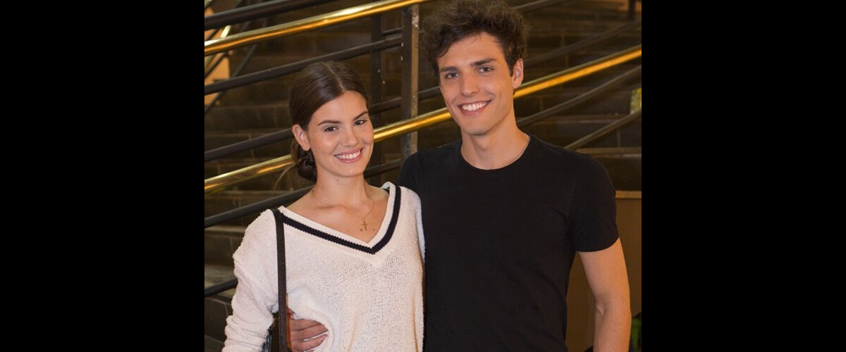Foto: Camila Queiroz namora o modelo Lucas Cattani, dois anos mais novo ...