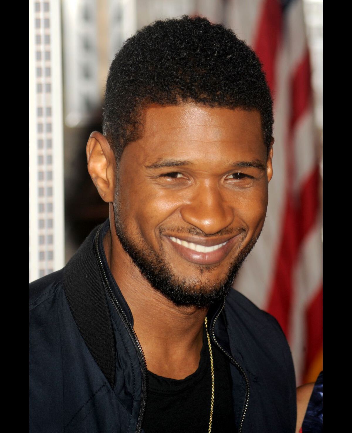 Foto: Filho de Usher se afoga na piscina e é levado às pressas para o ...