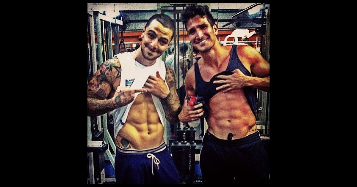 Felipe Titto exibe abdômen sarado e provoca: 'Aí, Bella Falconi, tá ...