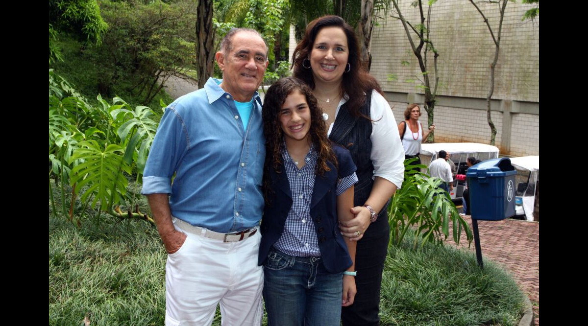 Foto: Renato Aragão é casado com Lilian Taranto e pai de Lívian Aragão ...