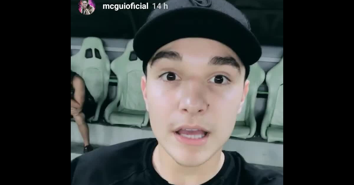 MC Gui faz gol de muletas em futebol promovido por Wesley Safadão ...