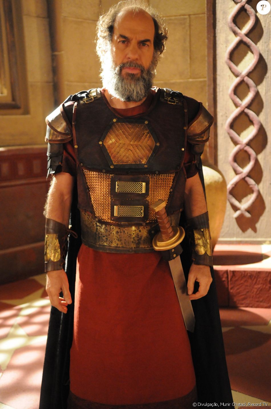 Kamir (Roberto Bomtempo) é assassinado pelo genro, Yussuf (Iran ...