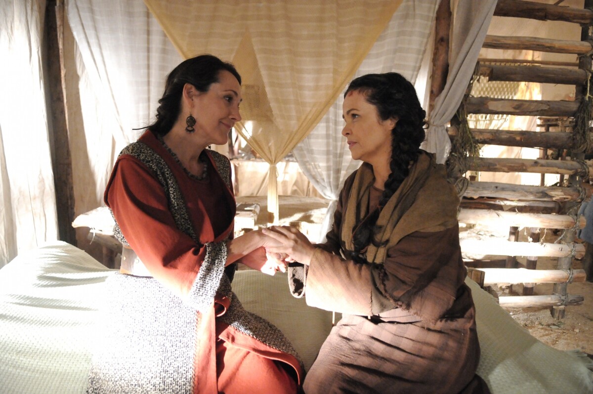 Foto: Yana (Luciana Braga) e Darda (Ana Barrozo) chegam a conclusão que ...