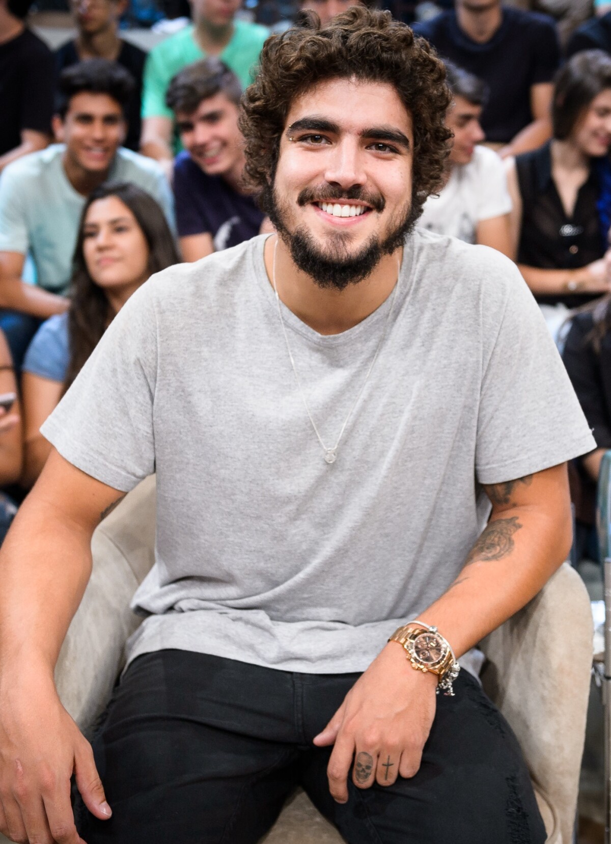 Foto: Caio Castro publicou fotos vestido de mulher para curtir a folia ...