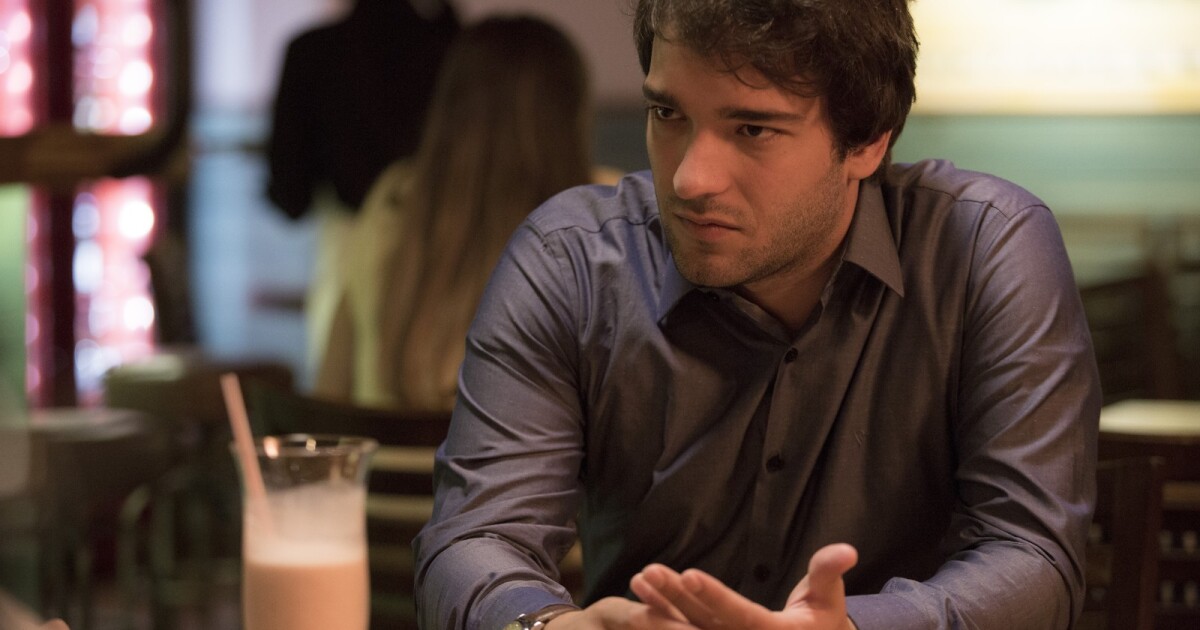 'A Lei do Amor': Tiago bebe e delira após separação de Letícia. 'Matei ...