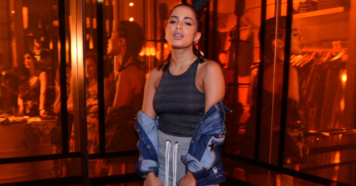 A funkeira, que usou um penteado trançado em um evento de moda em São ...