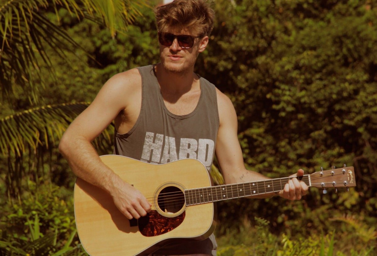 Foto: Tom Rezende adota um estilo samba-rock - Purepeople