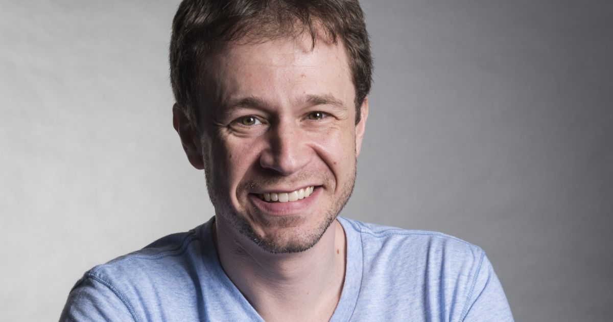 'Mas vejo que o Tiago está se esforçando para tocar um programa em que ...