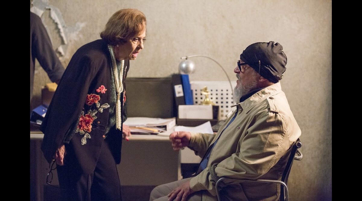 Foto: Sinhá (Laura Cardoso) ameça matar Alice (Giovanna Antonelli) para ...