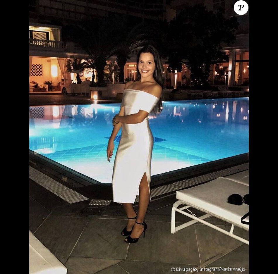 Ex-BBB Mayla foi elogiada pelo cantor ao fazer um live no Instagram ...