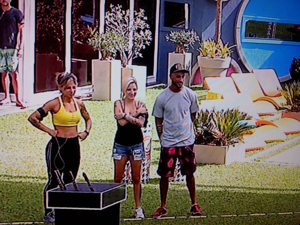 Foto: No final da prova restaram apenas Clara, Vanessa e Valter ...