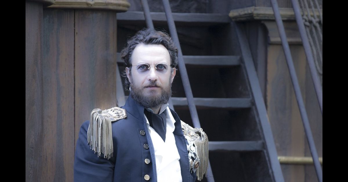 Thomas (Gabriel Braga Nunes) arma um ataque ao Paço Imperial, na novela ...