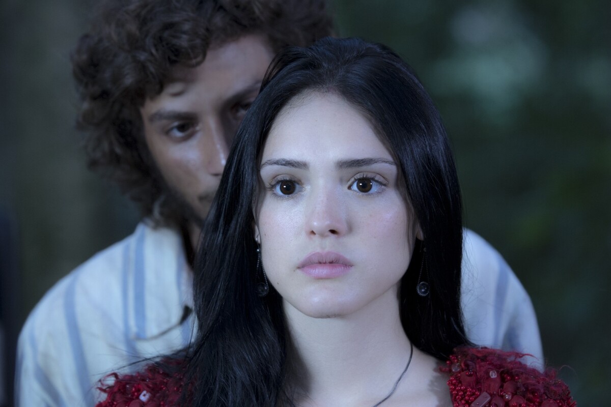 Foto: Joaquim (Chay Suede) salva Anna (Isabelle Drummond) de ataque e ...