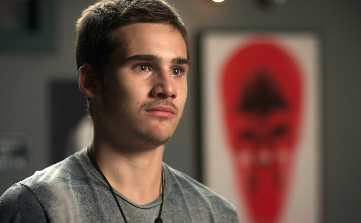 Foto: Zac (Nicolas Prattes) questiona Mariane (Ana Cecília Costa) sobre ...