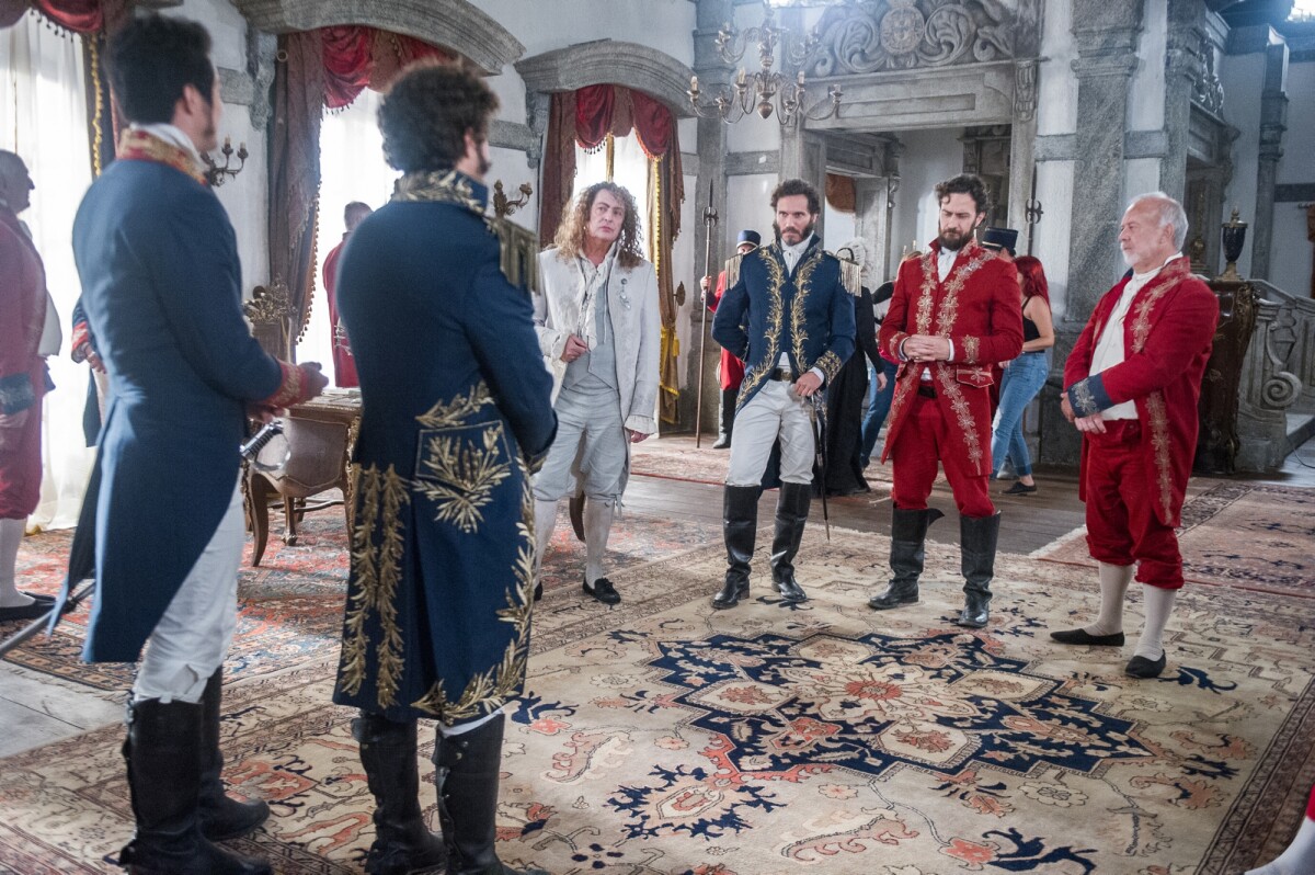 Foto: Thomas (Gabriel Braga Nunes) mente sobre sua presença no partido ...