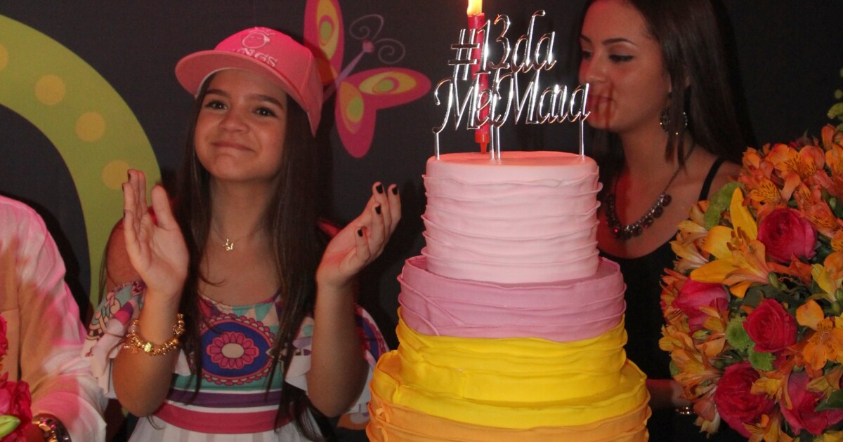 Mel Maia recebe amigos e celebra 13 anos com festa 'paz e amor'. Fotos ...