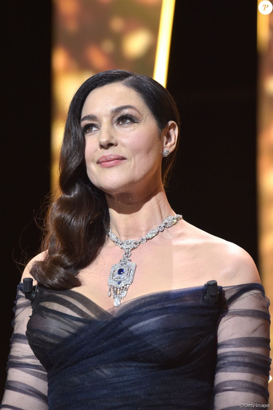 A atriz italiana Monica Bellucci usou um grande colar na cerimônia de ...