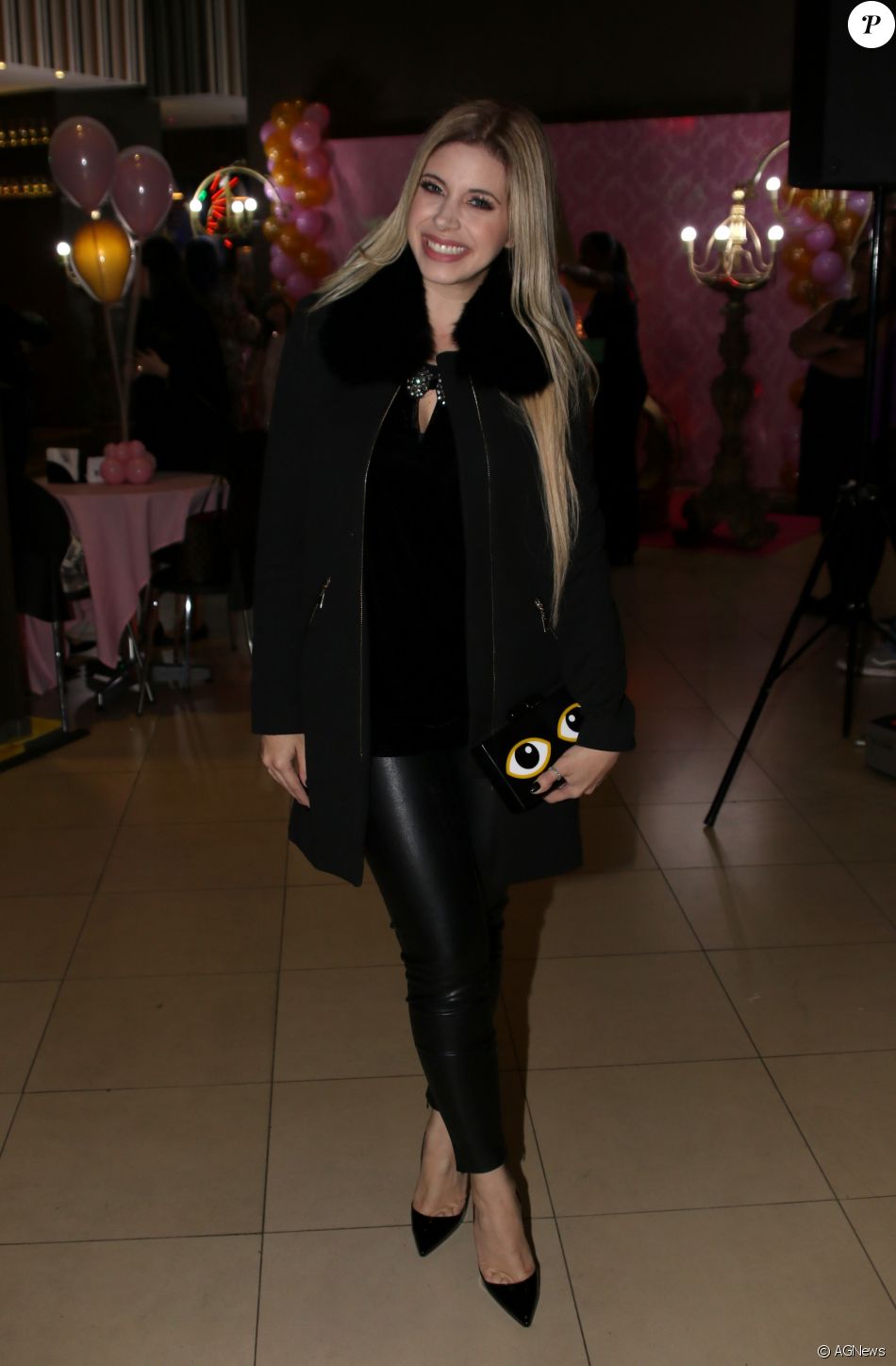 A apresentadora Danny Pink foi apontada por internautas como namorada ...