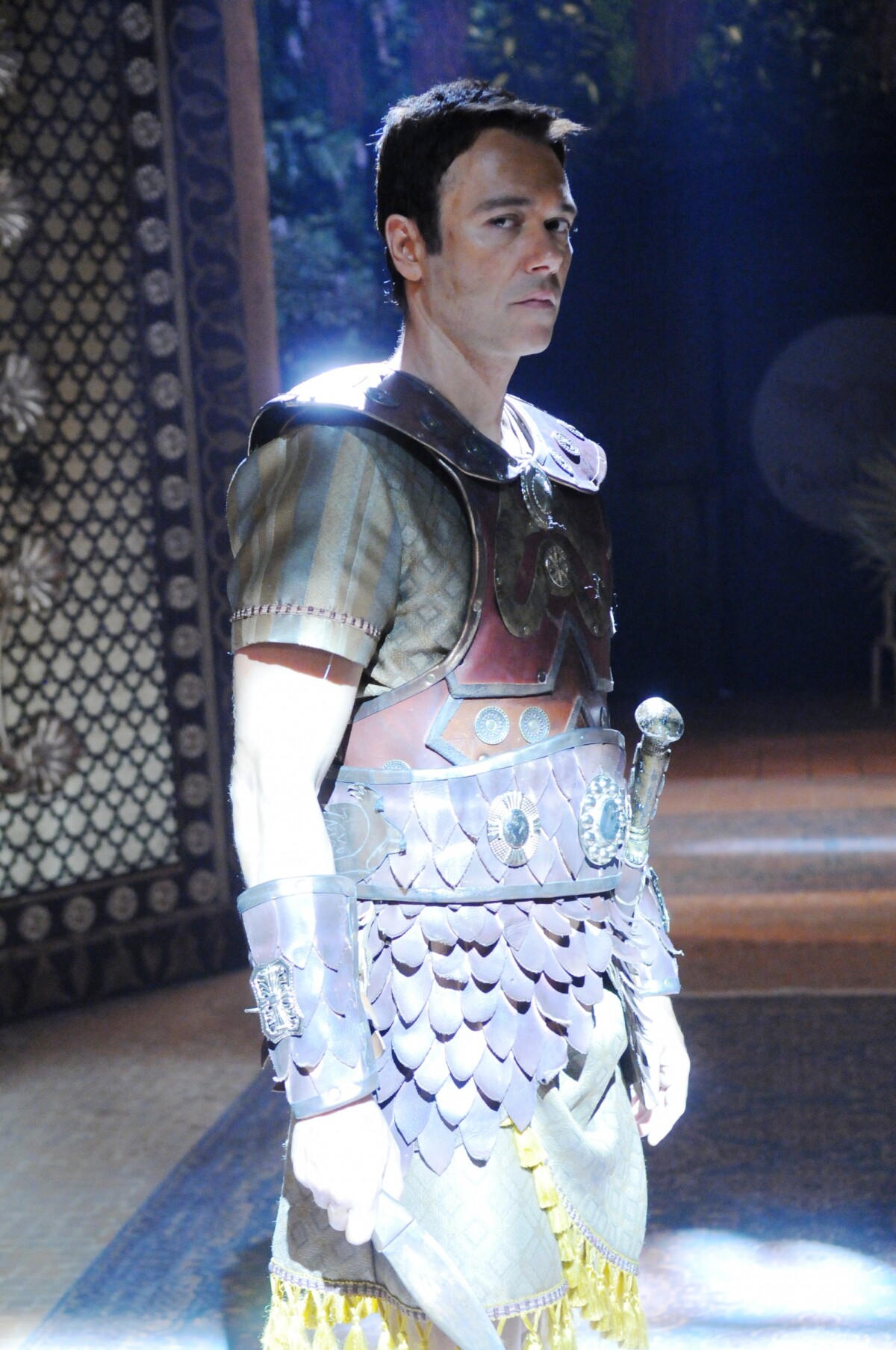 Foto: Nebuzaradã (Angelo Paes Leme) mata Evil-Merodaque (Kayky Brito) e ...