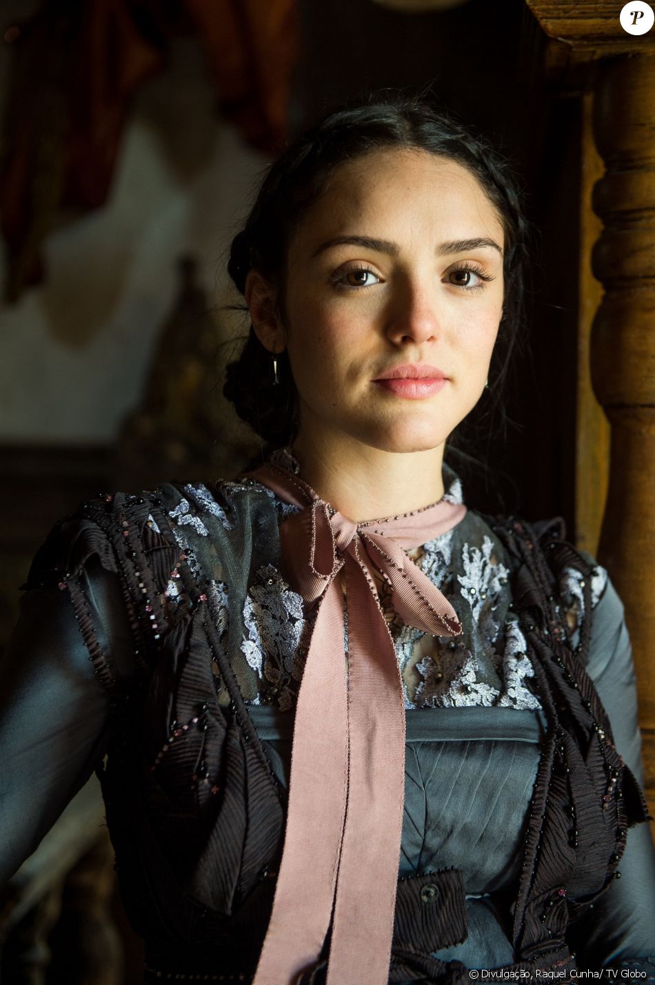 Anna (Isabelle Drummond) acredita nas acusações de Joaquim (Chay Suede ...