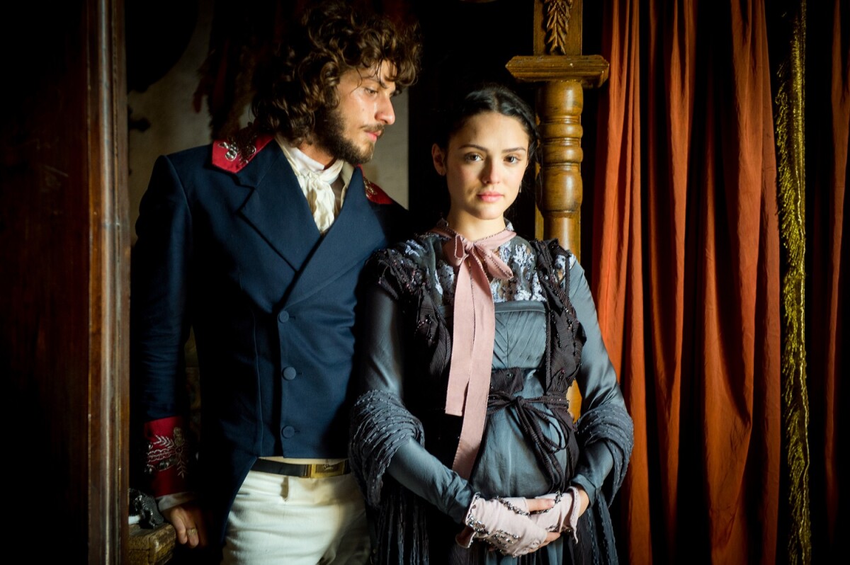 Foto: Anna (Isabelle Drummond) procura Joaquim (Chay Suede) depois de ...