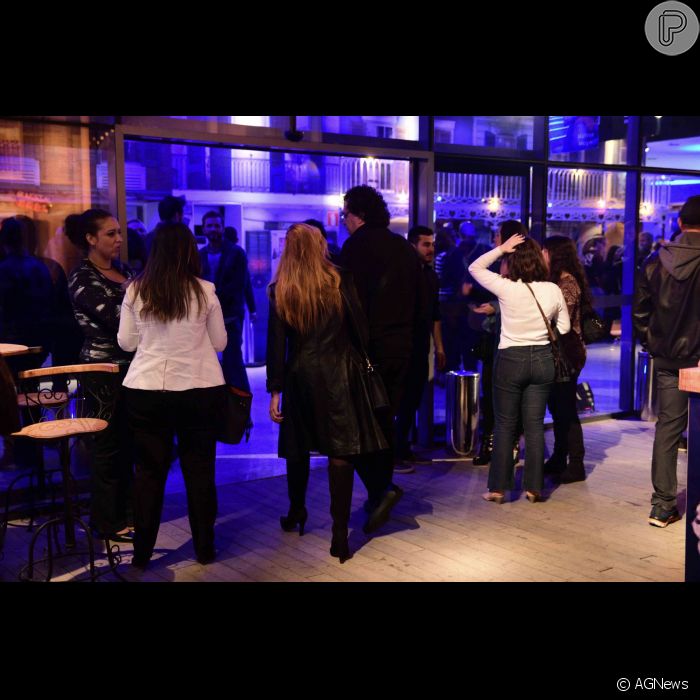 Walter Casagrande e a namorada, Isabela Johansen, chegam para show em ...