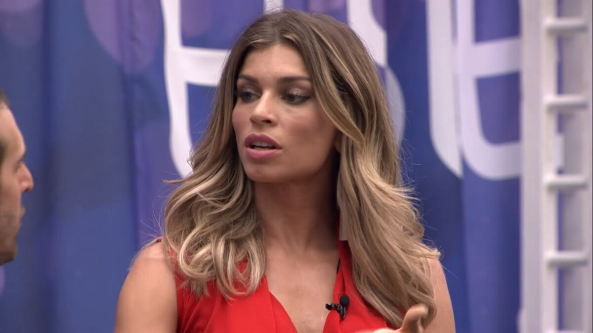 Foto: Grazi Massafera visita casa do 'BBB14' e dá dicas de beleza, em ...