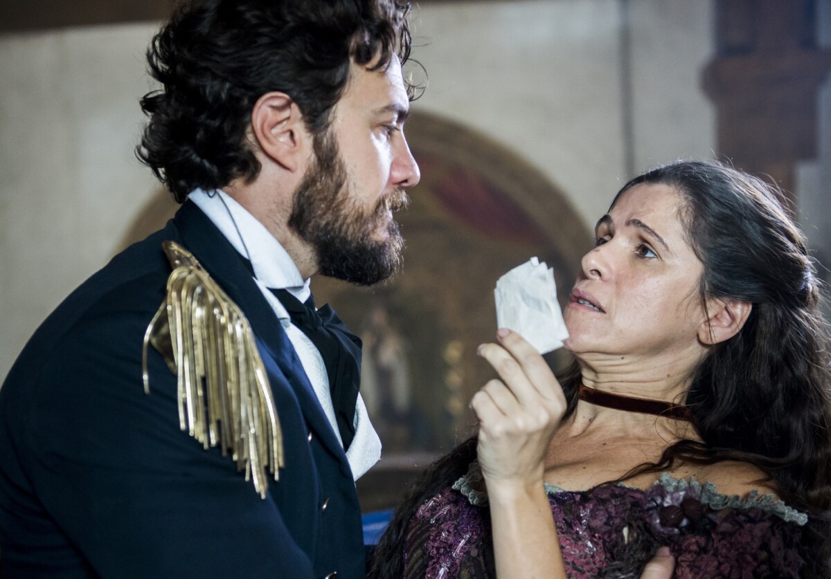 Foto: Thomas (Gabriel Braga Nunes) arma o falso assassinato de Elvira ...