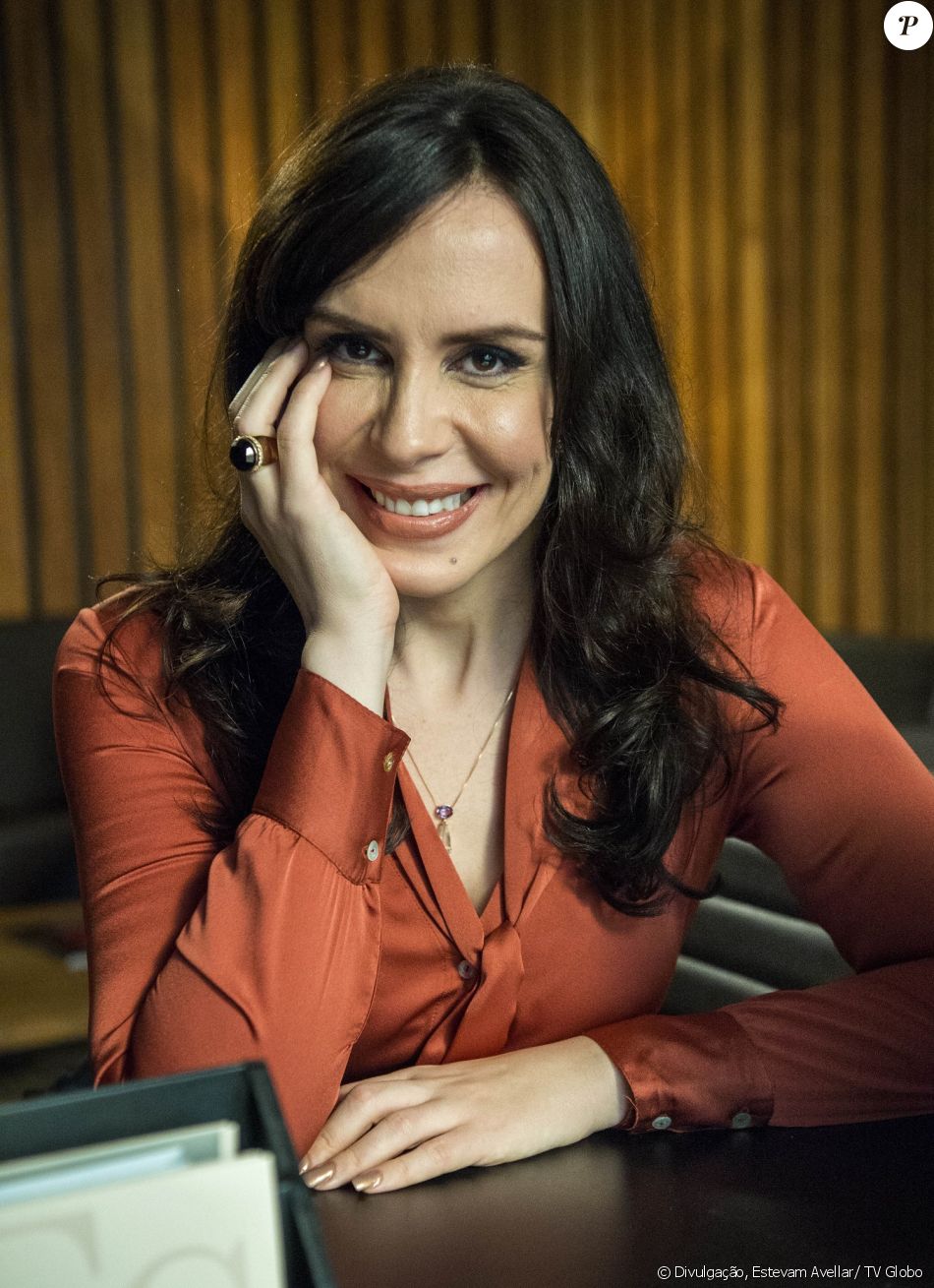 Mira (Maria Clara Spinelli) reconhece Otávio (Othon Bastos), o pai de ...