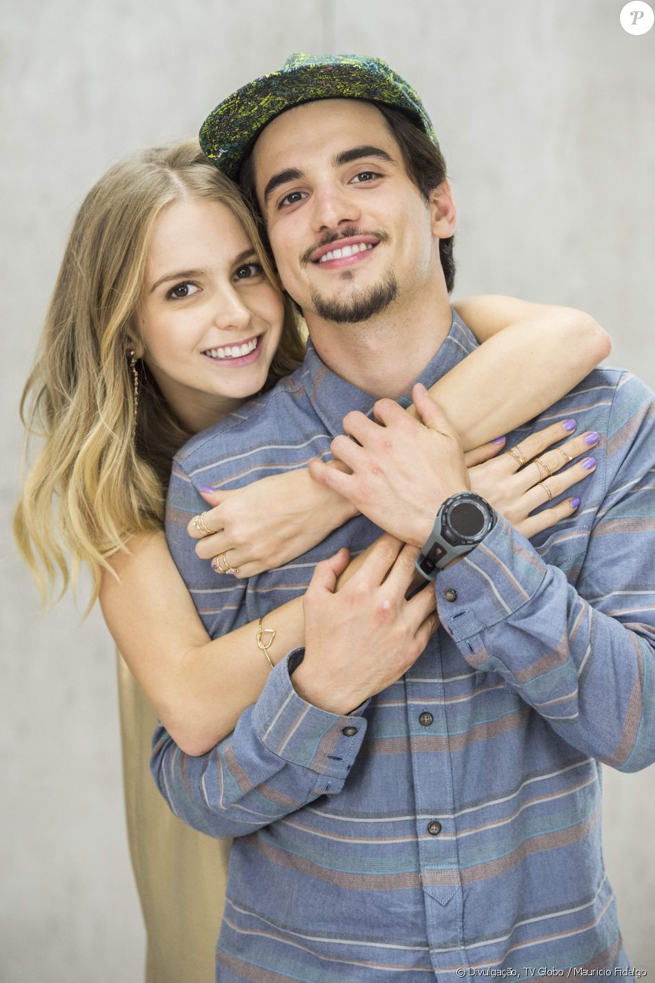 Clara (Isabella Scherer) e Felipe (Gabriel Calamari) são namorados em ...