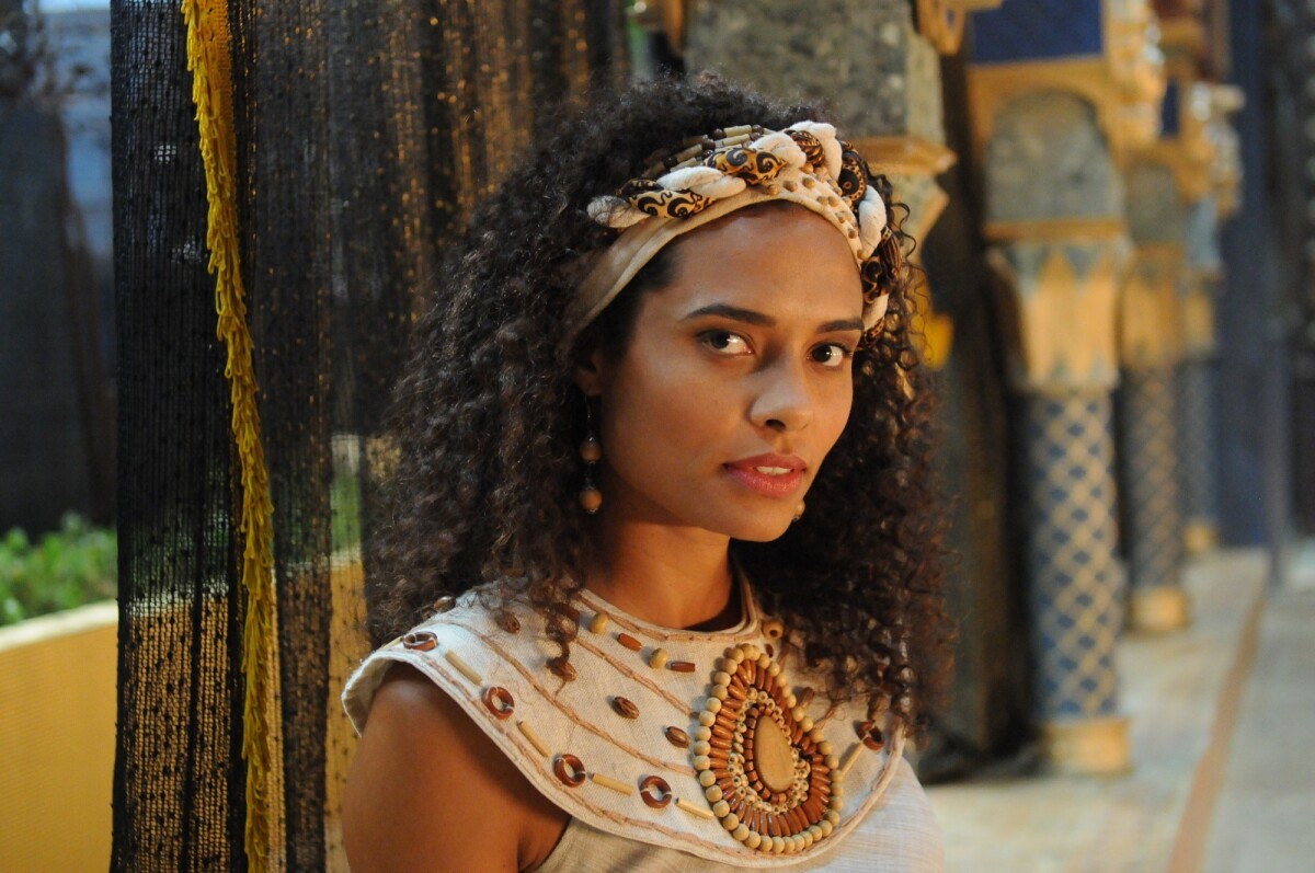 Foto: Gadise (Aisha Jambo) diz para Ilana (Claudia Mauro) que está ...