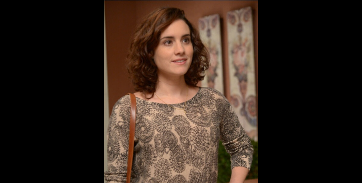 Foto: Lara Avelar (Elisa Pinheiro) é irmã de Ernesto (Felipe Abib), em ...