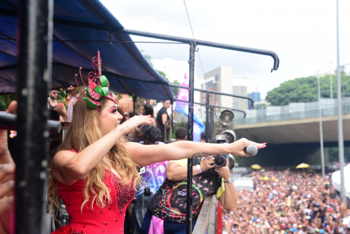 Foto: Fantine Thó escolheu a cor vermelha no look - Purepeople