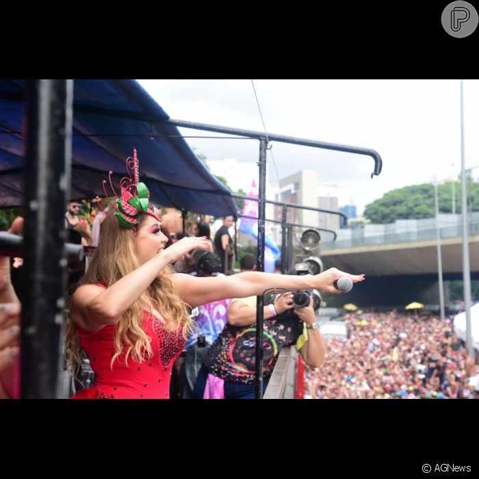 Fantine Thó escolheu a cor vermelha no look - Purepeople