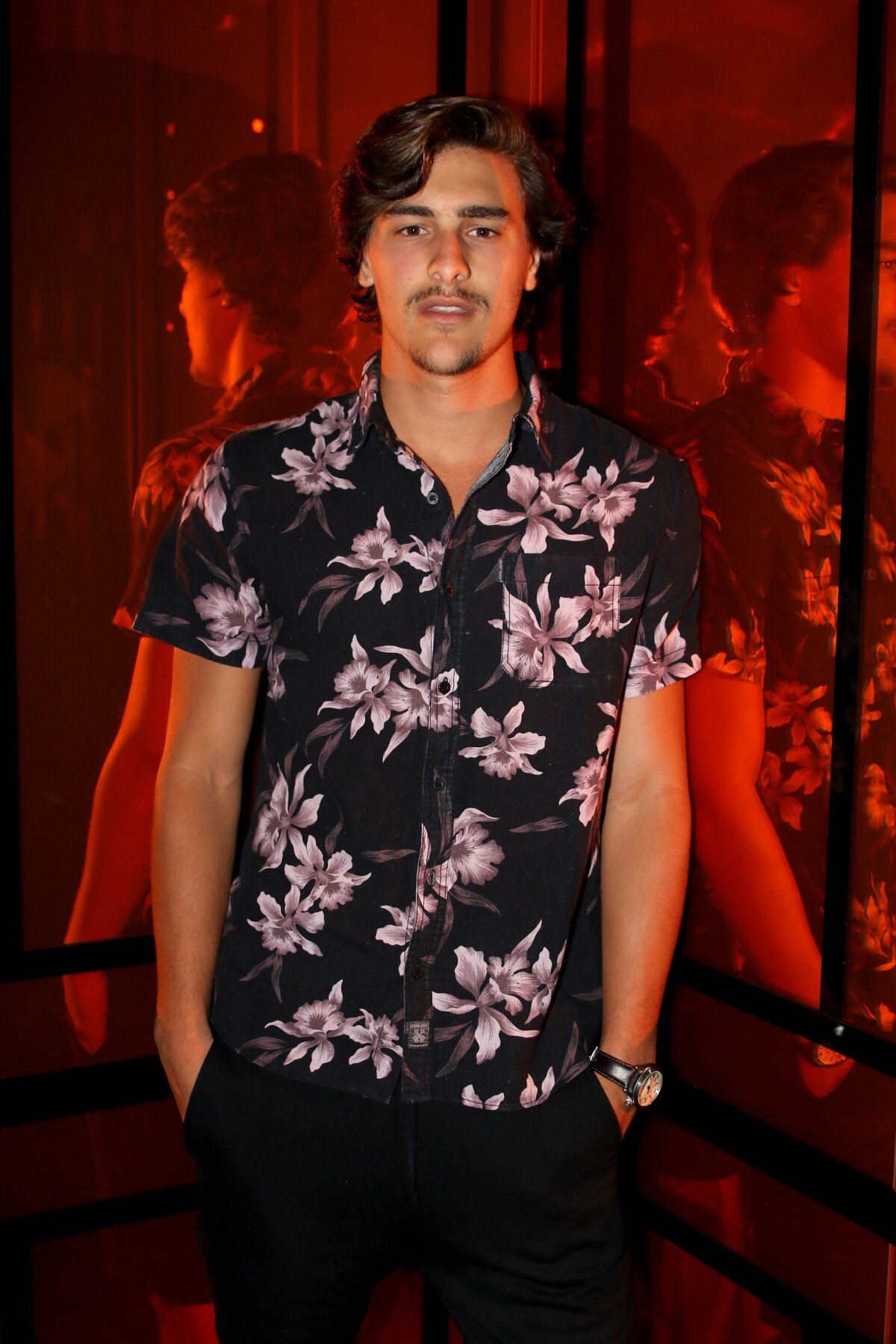 Foto: Bruno Montaleone interpretará o bon vivant Johnny, que usa o ...