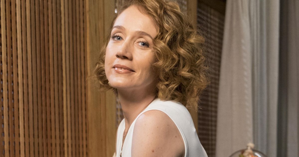 Camila Morgado vive a professora Gabriela na novela 'Malhação: Vidas ...