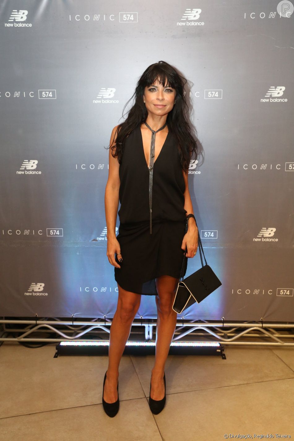 A atriz Ana Lima participou da festa da marca New Balance, no Joá, Zona ...