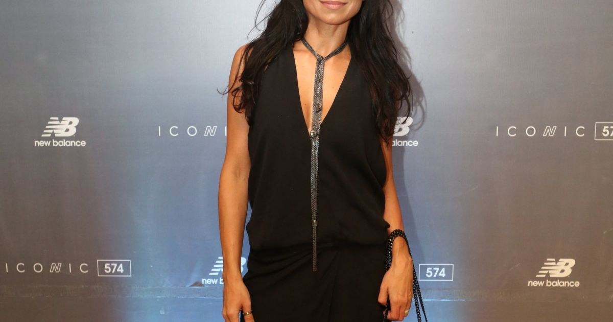 A atriz Ana Lima participou da festa da marca New Balance, no Joá, Zona ...